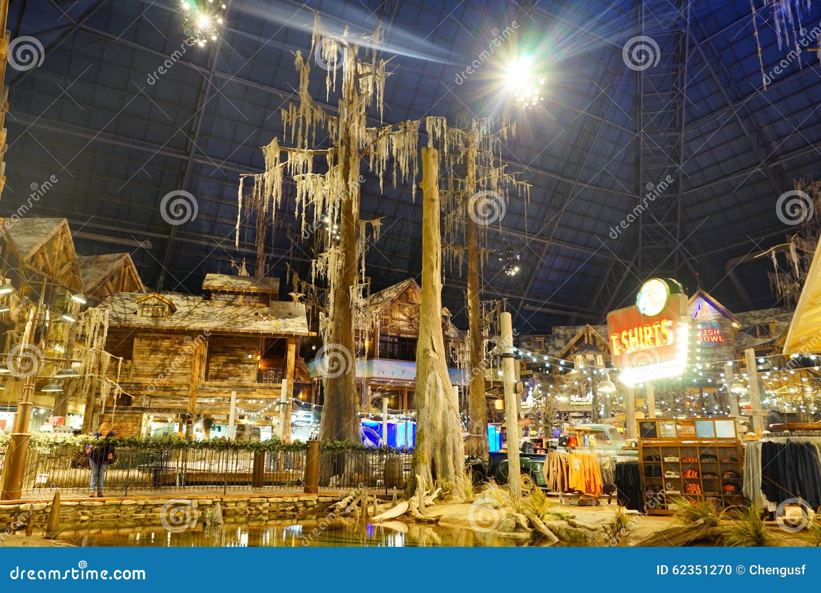 Bass pro shop in memphis editorial image. Image of morning - 62351270