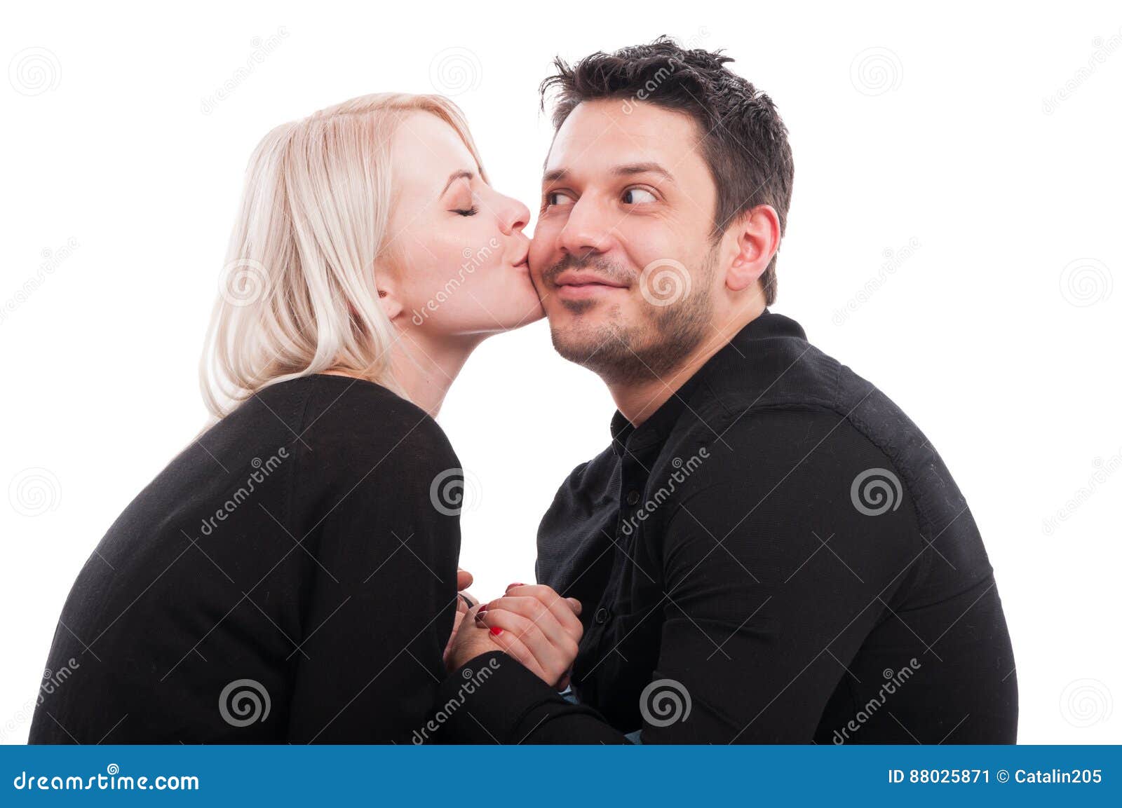 Bastante Femenino Dando Un Beso En Mejilla Del Novio Imagen de archivo ... Bastante Femenino Dando Un Beso En Mejilla Del Novio Imagen de archivo ...