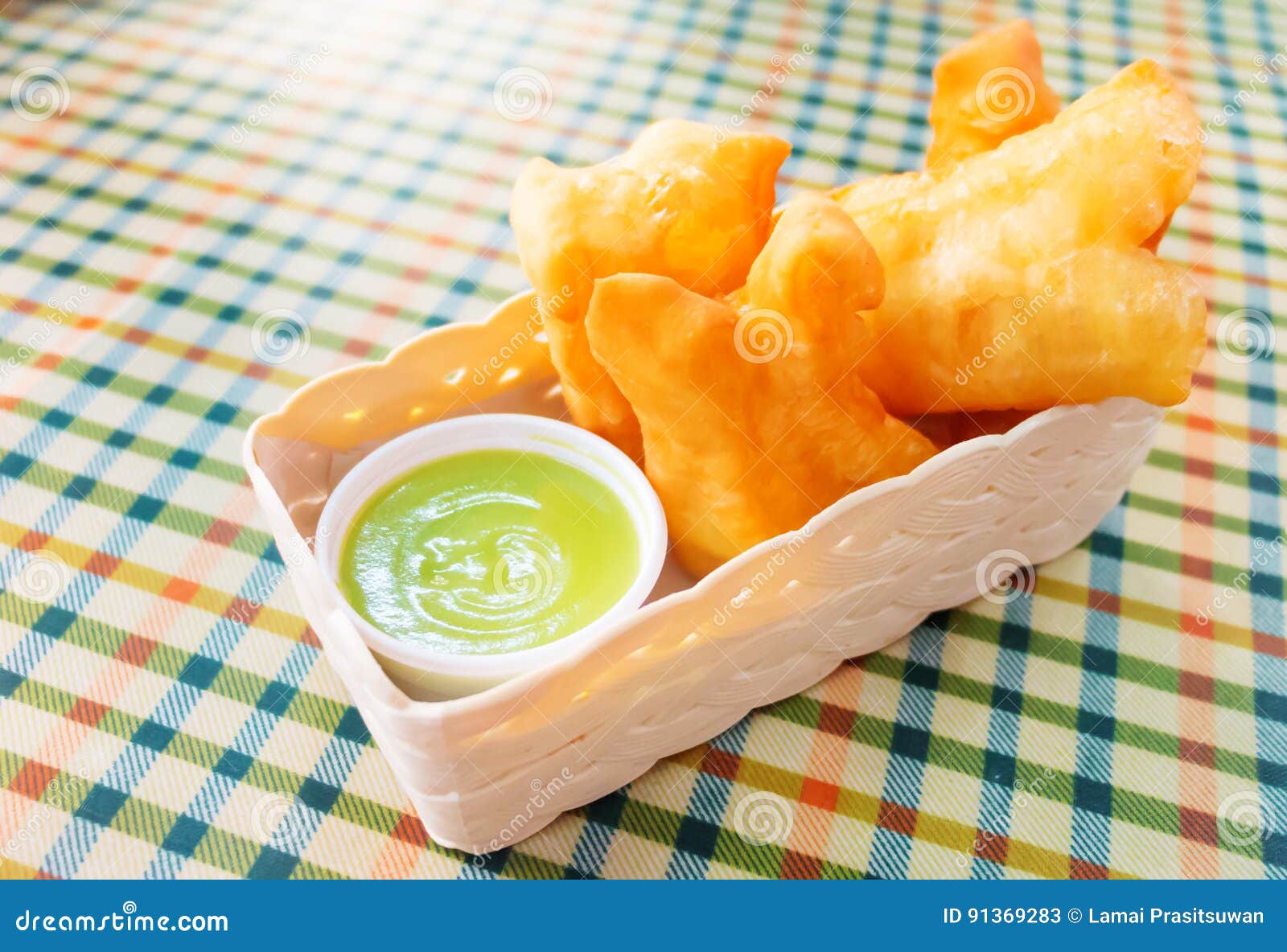 Bastoni fritti della pasta immagine stock. Immagine di crema - 91369283