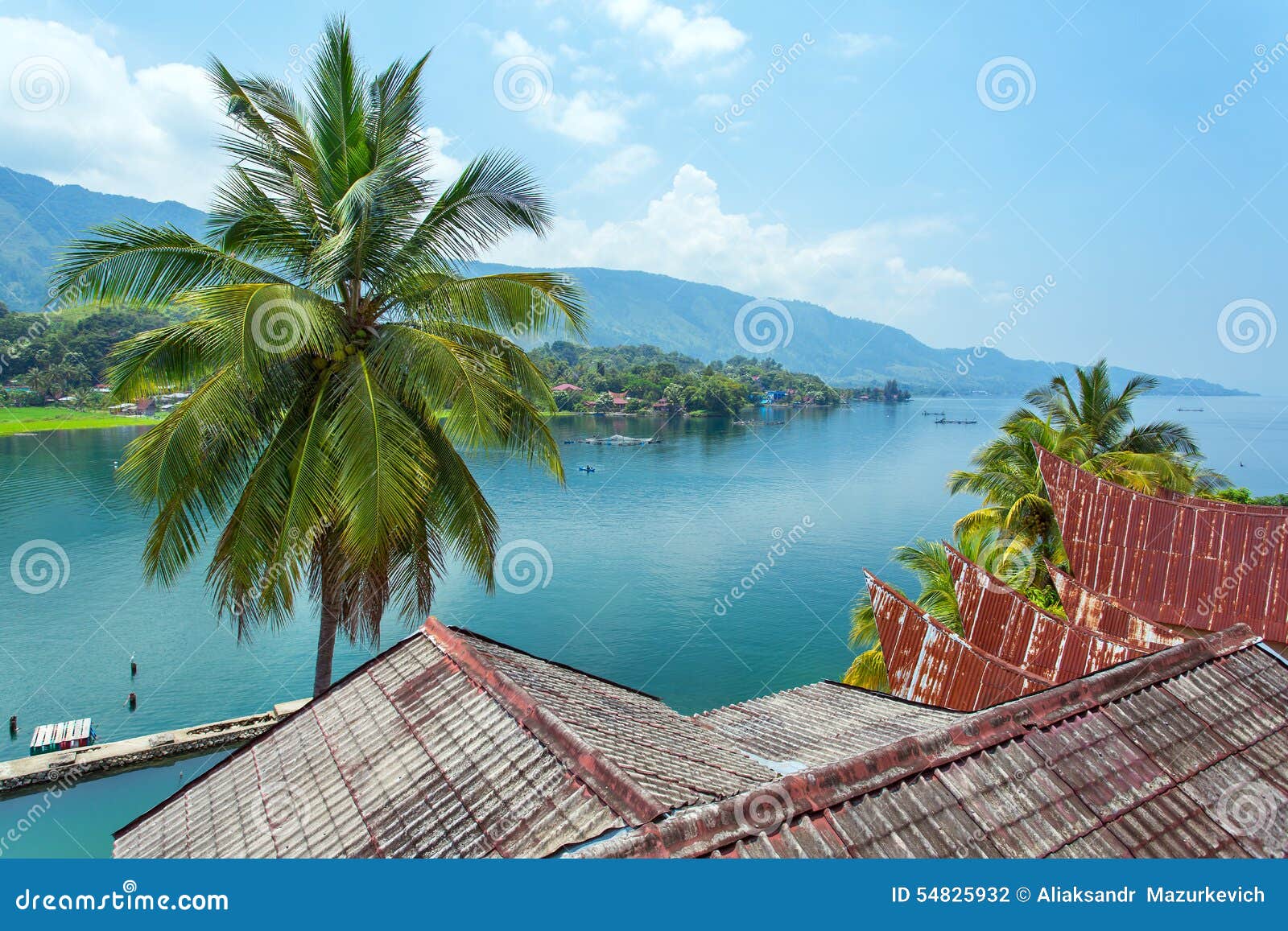 Batakhuis Op Het Samosir-eiland Dichtbij Meer Toba Stock Foto - Image ...