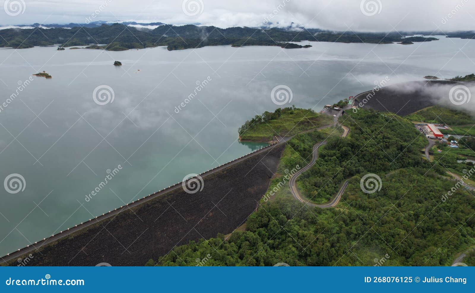 The Batang Ai Dam of Sarawak Stock Image - Image of landscape, fishery ...