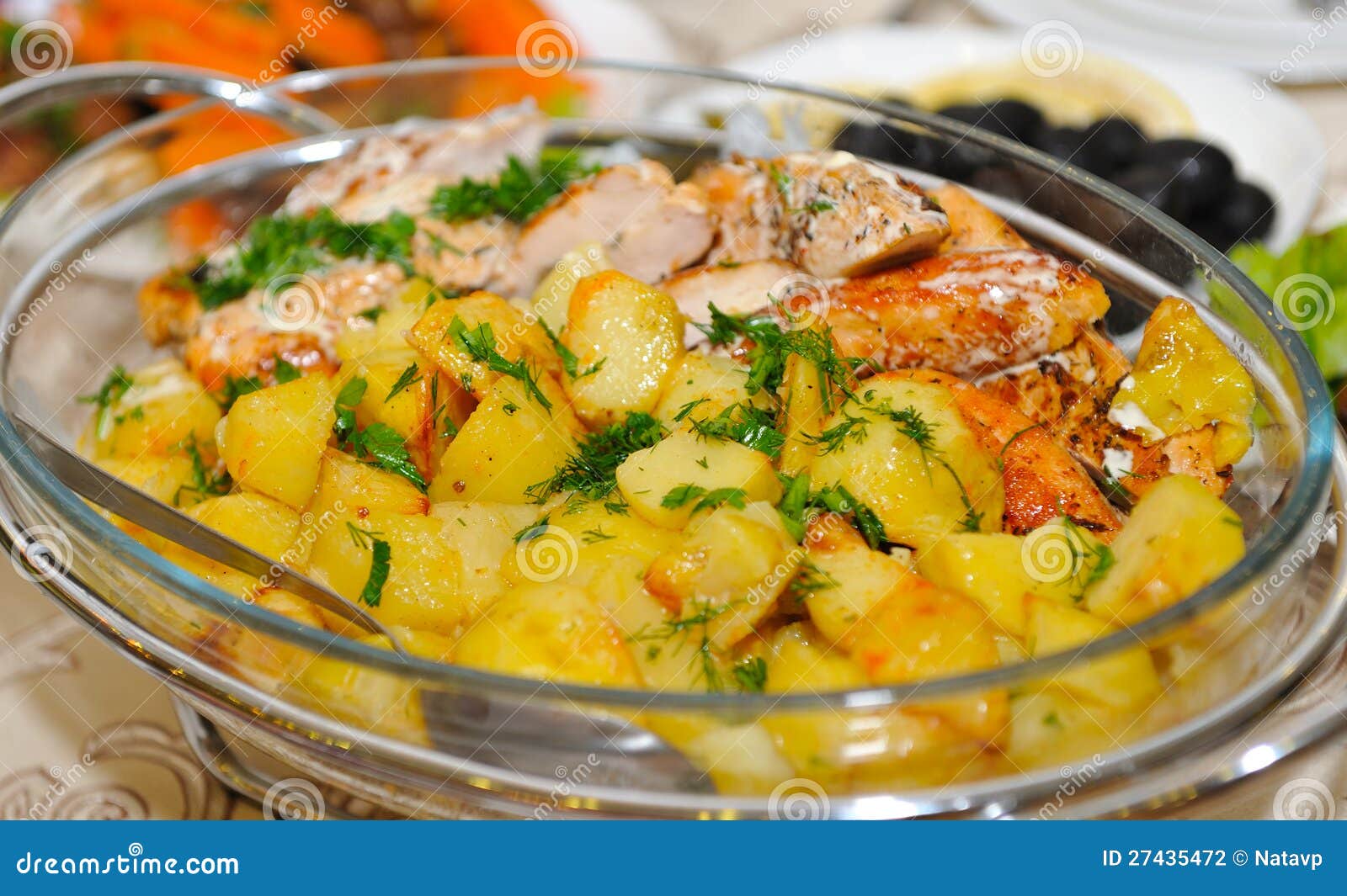 Batata Cozida Com Carne Da Galinha Foto de Stock - Imagem de preparado ...