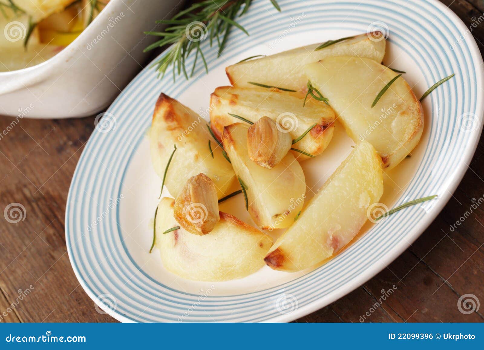 Batata Cozida Com Especiaria Foto de Stock - Imagem de prato, branco ...