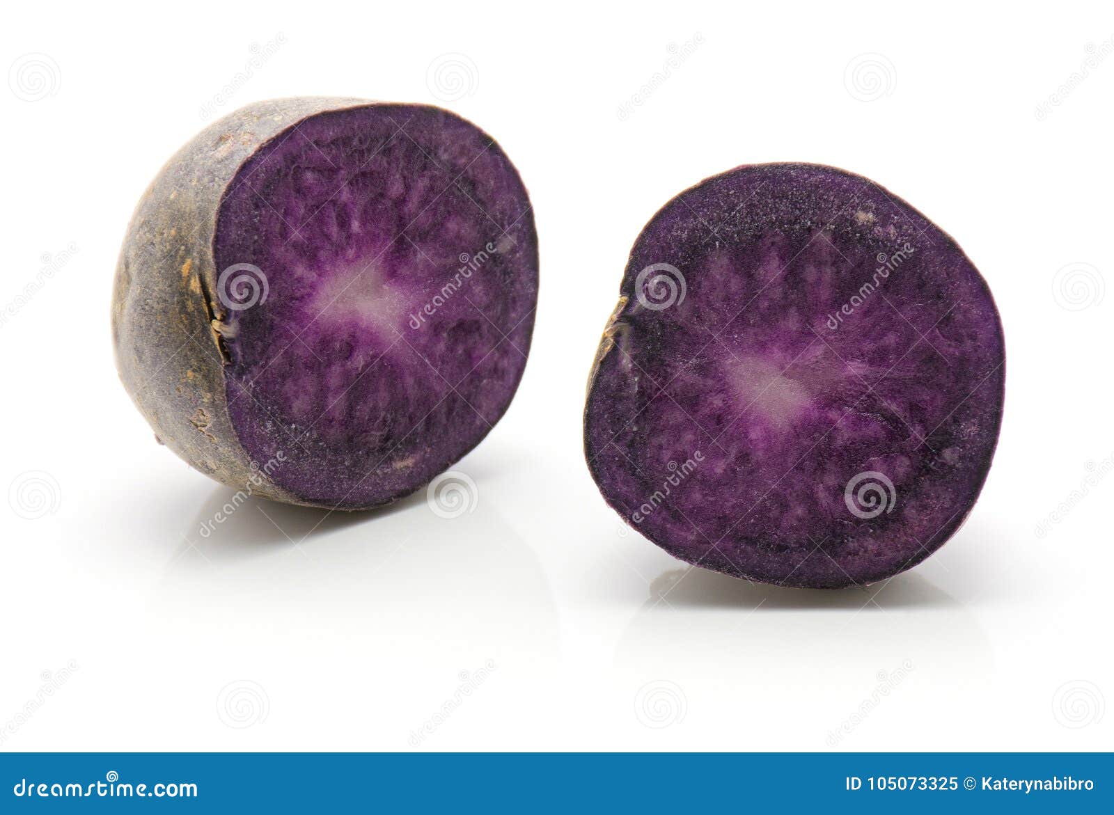Batata De Vitelotte Isolada Imagem de Stock - Imagem de unpeeled ...