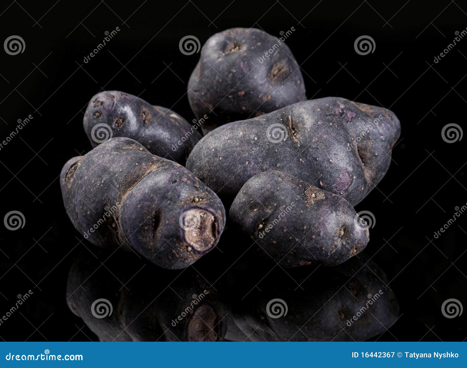 Batata roxa imagem de stock. Imagem de horizontal, ninguém - 16442367
