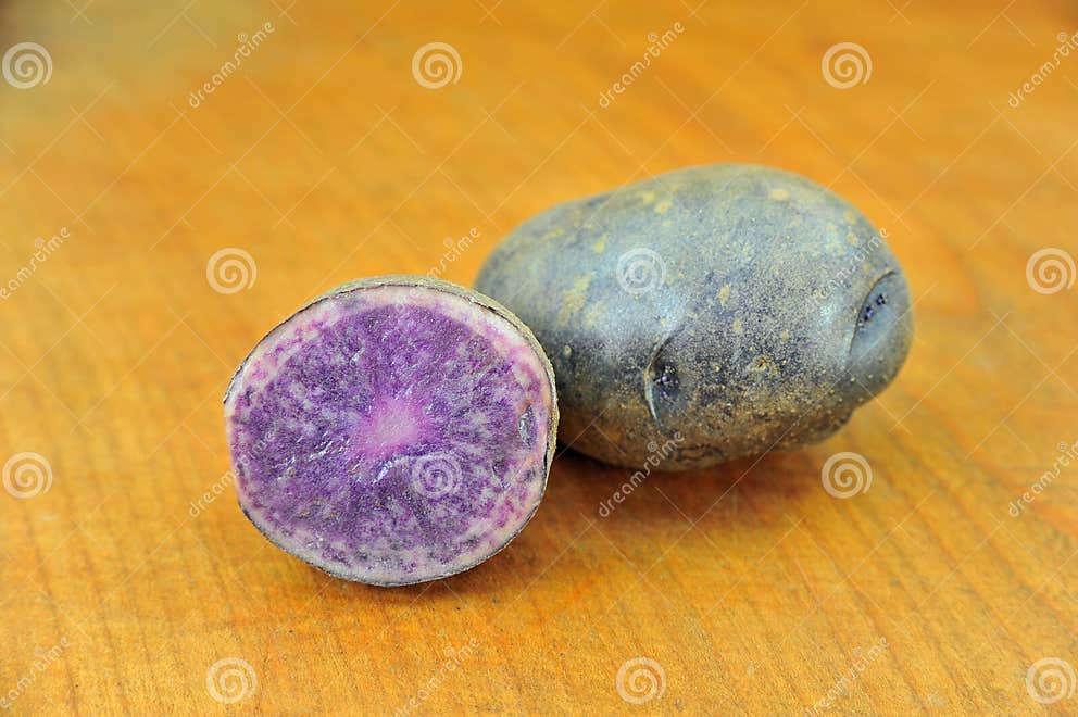 Batata violeta foto de stock. Imagem de colorido, violeta - 26613504