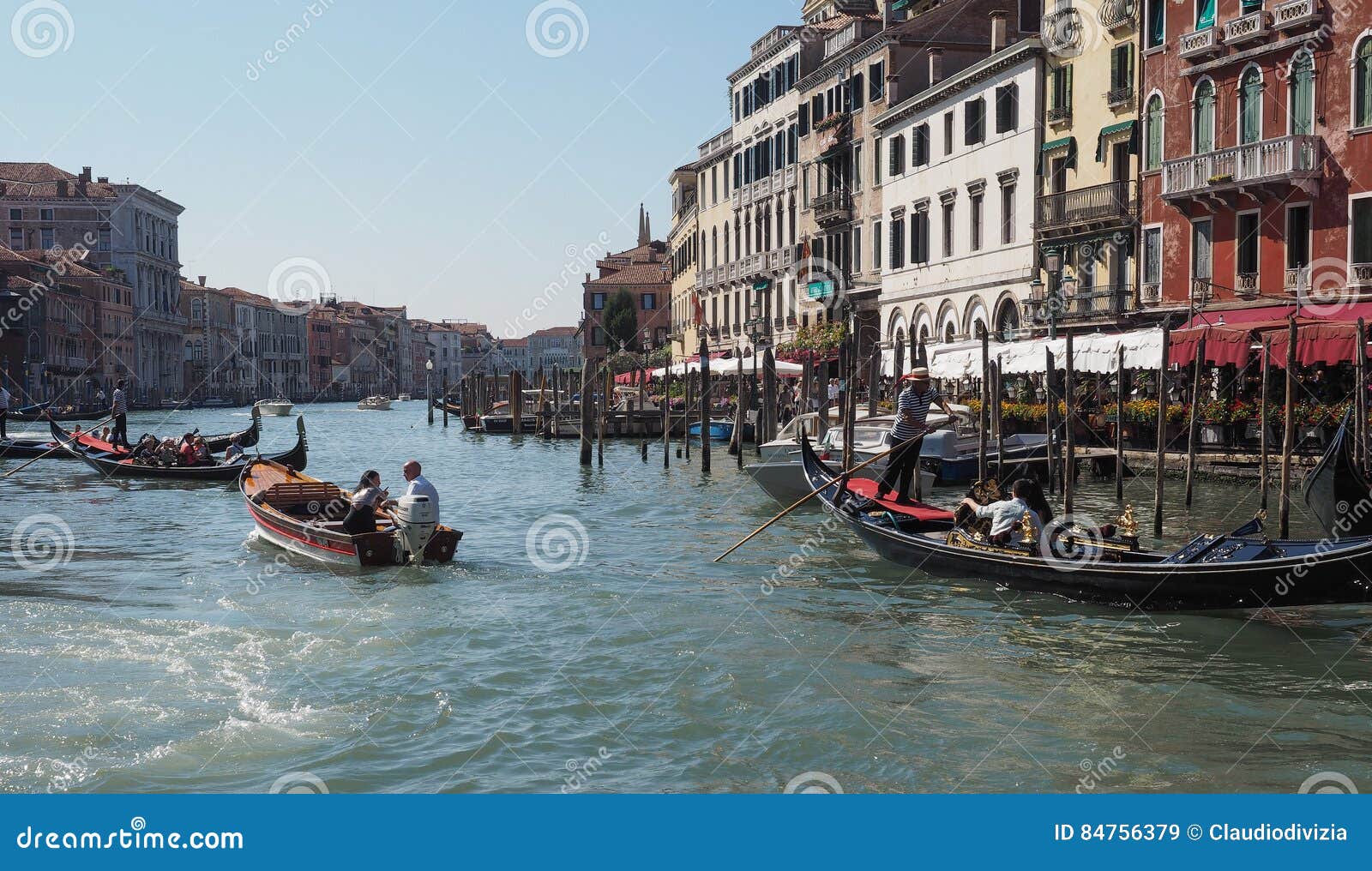 Bateau à Rames De Gondole à Venise Image stock éditorial - Image du ...