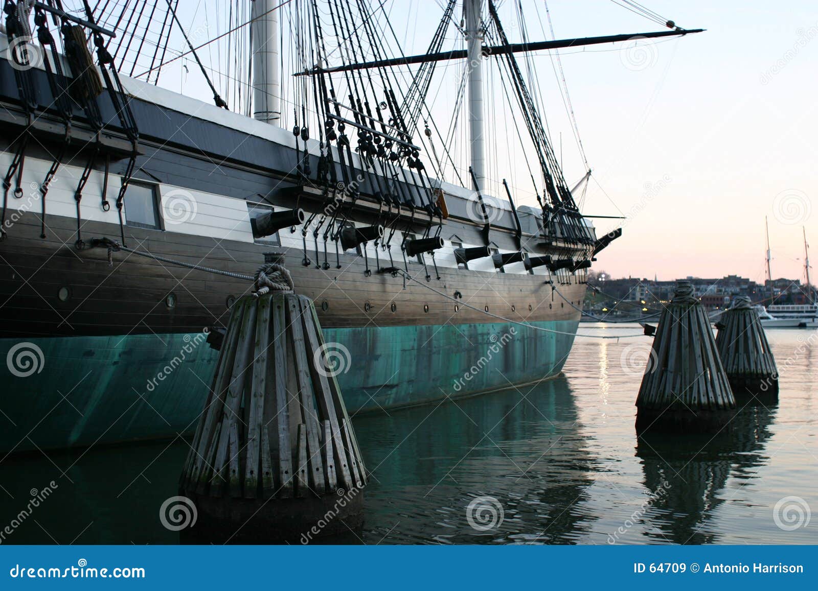 Bateau colonial 2 image stock. Image du bateaux, canon, transport - 64709