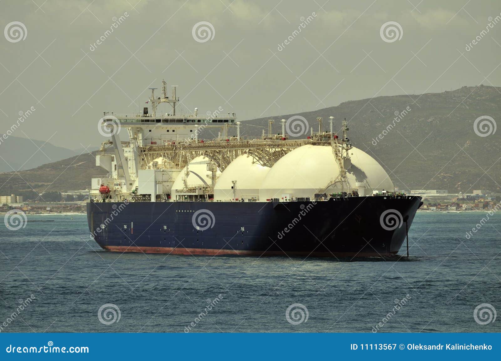 Bateau De GNL Pour Le Gaz Naturel Image stock - Image du retenue, brut ...