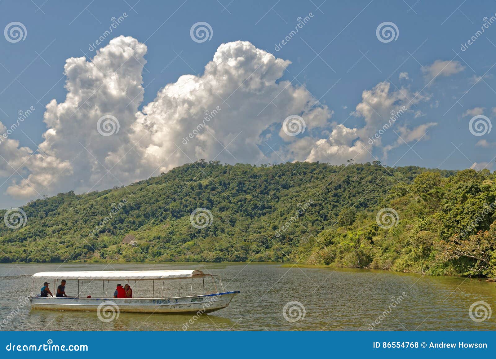 Bateau De Lac Jungle Avec Des Touristes Photo stock éditorial - Image ...