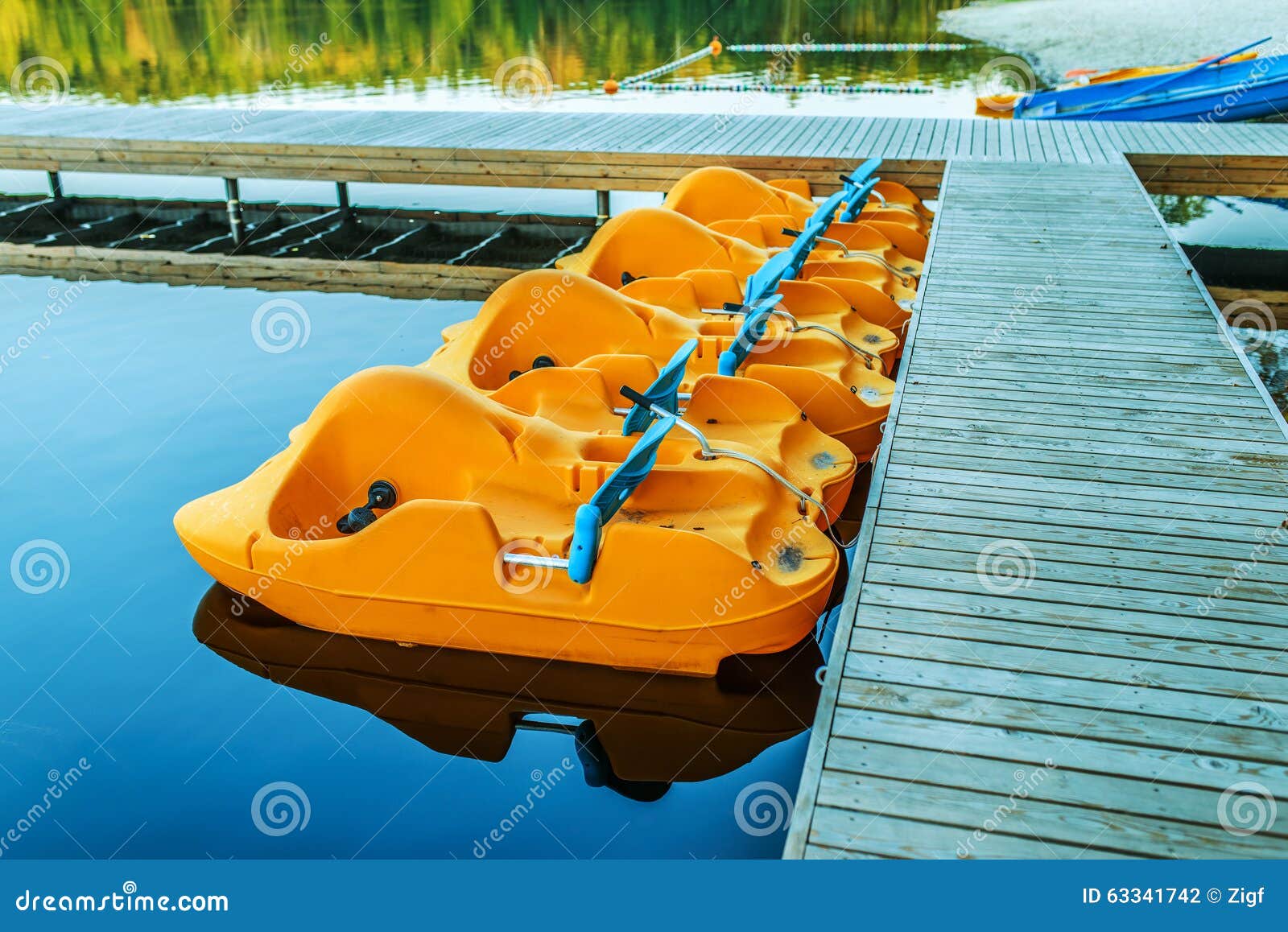 Pedalo Photos Stock - Téléchargez 1,845 Photos libres de droits
