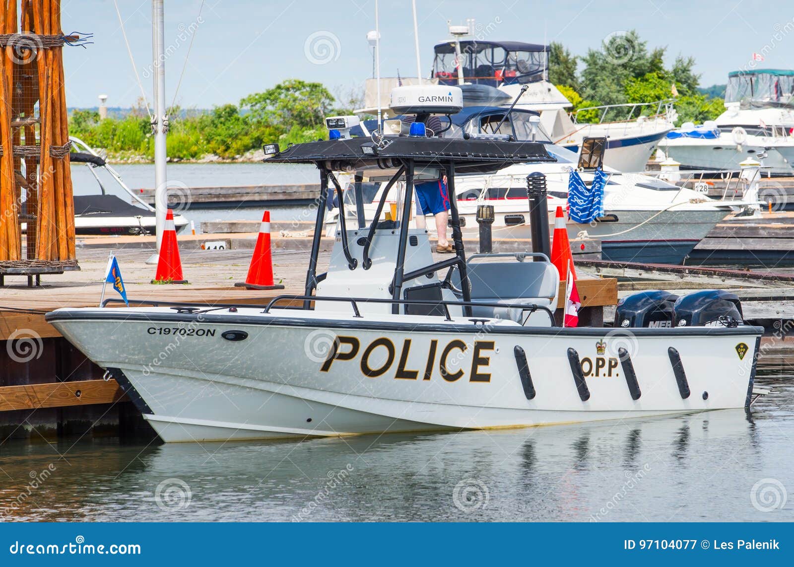 Bateau De Police Blanc Dans Une Marina Photographie éditorial - Image ...