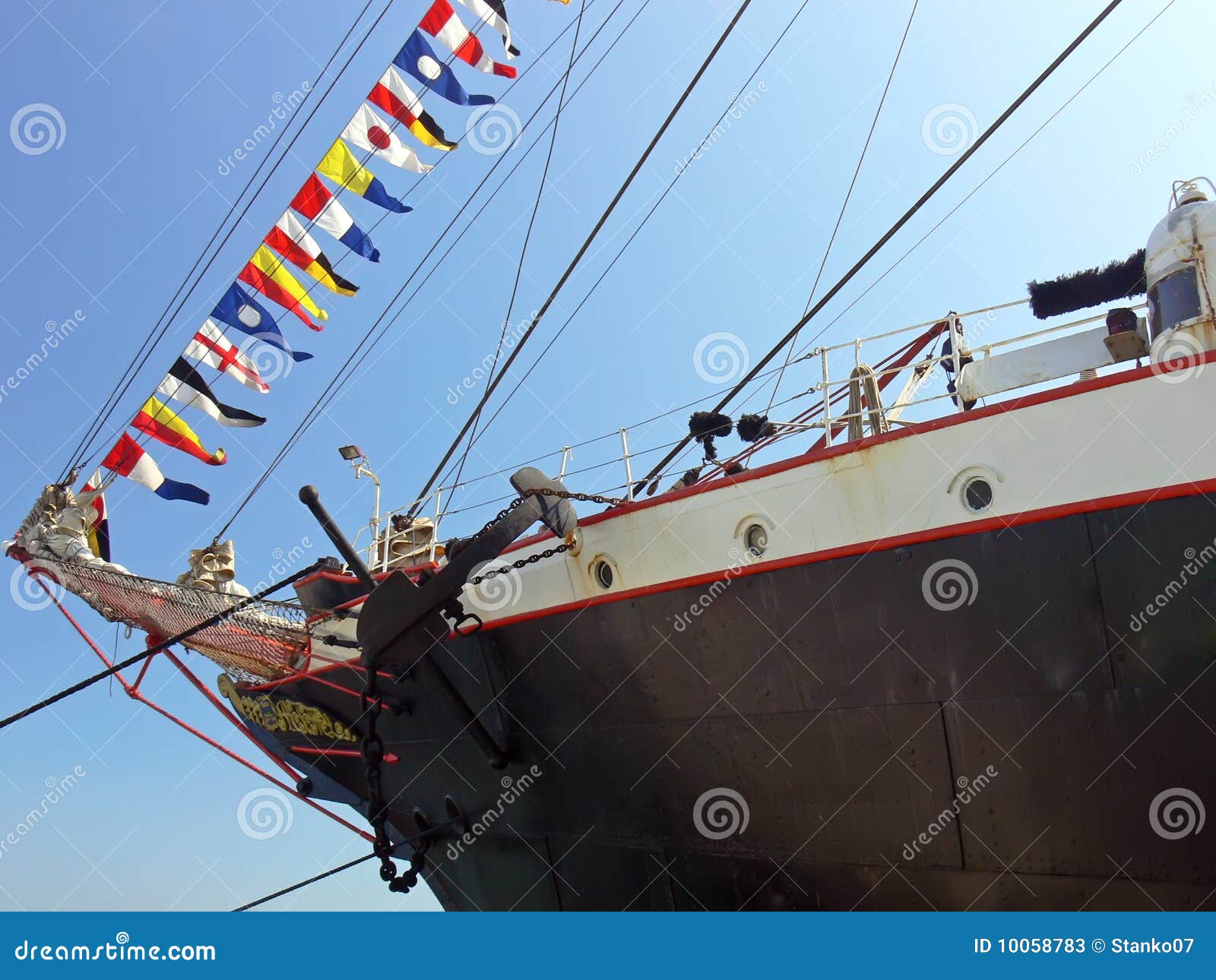 Bateau de proue image stock. Image du détail, amarrage - 10058783