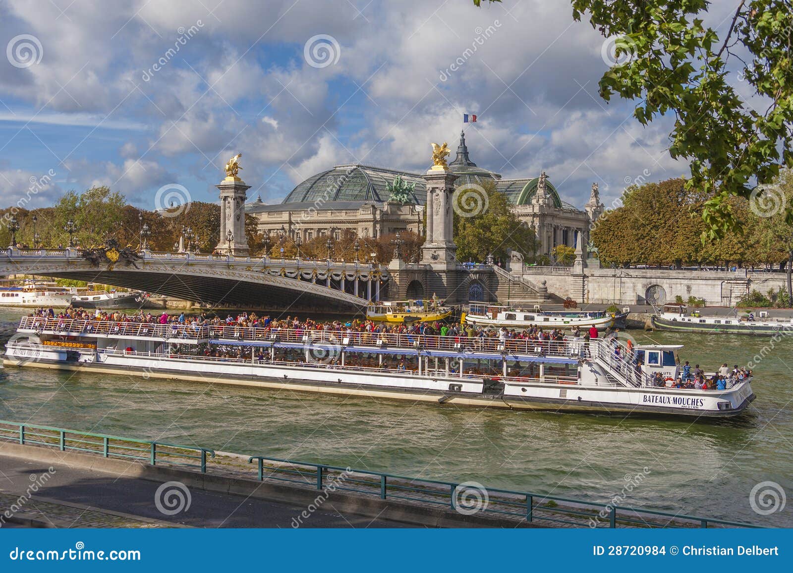 Bateau Mouche, Paris editorial stock image. Image of european - 28720984
