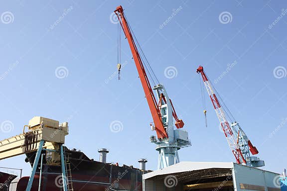 Bateau Neuf De Construction Image stock - Image du neuf, plateforme ...