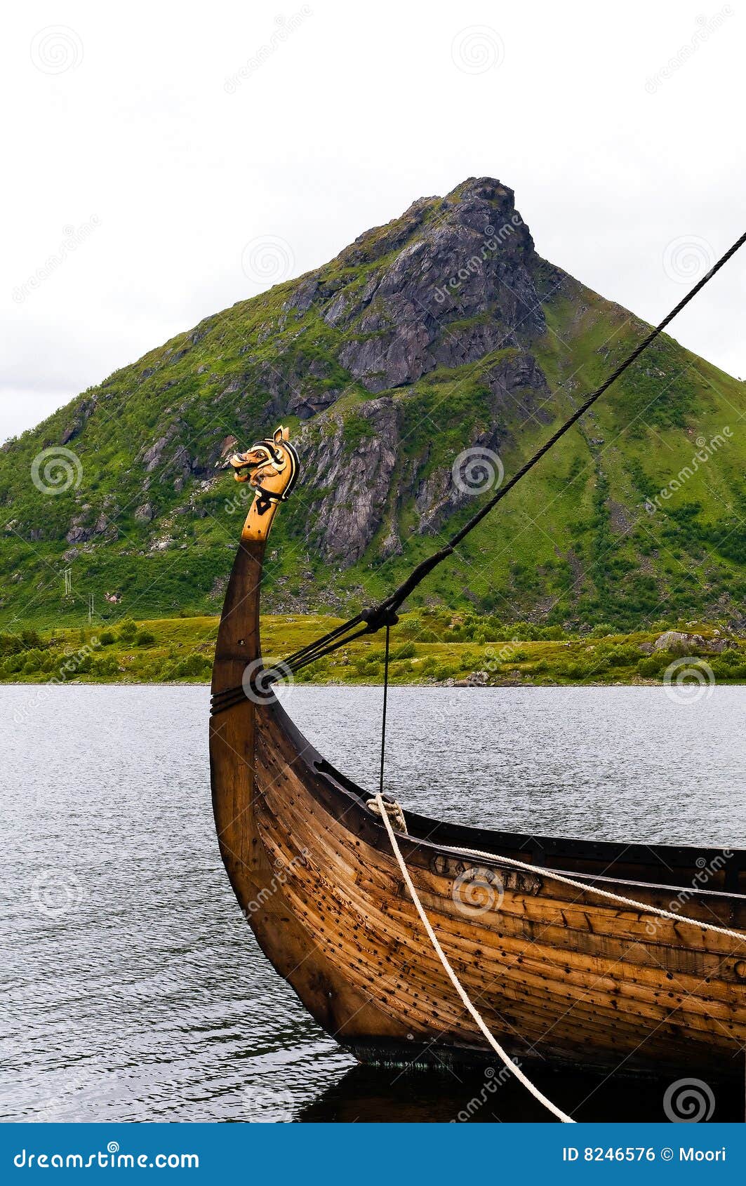 Bateau Viking photo stock. Image of scène, côte, atmosphère - 8246576