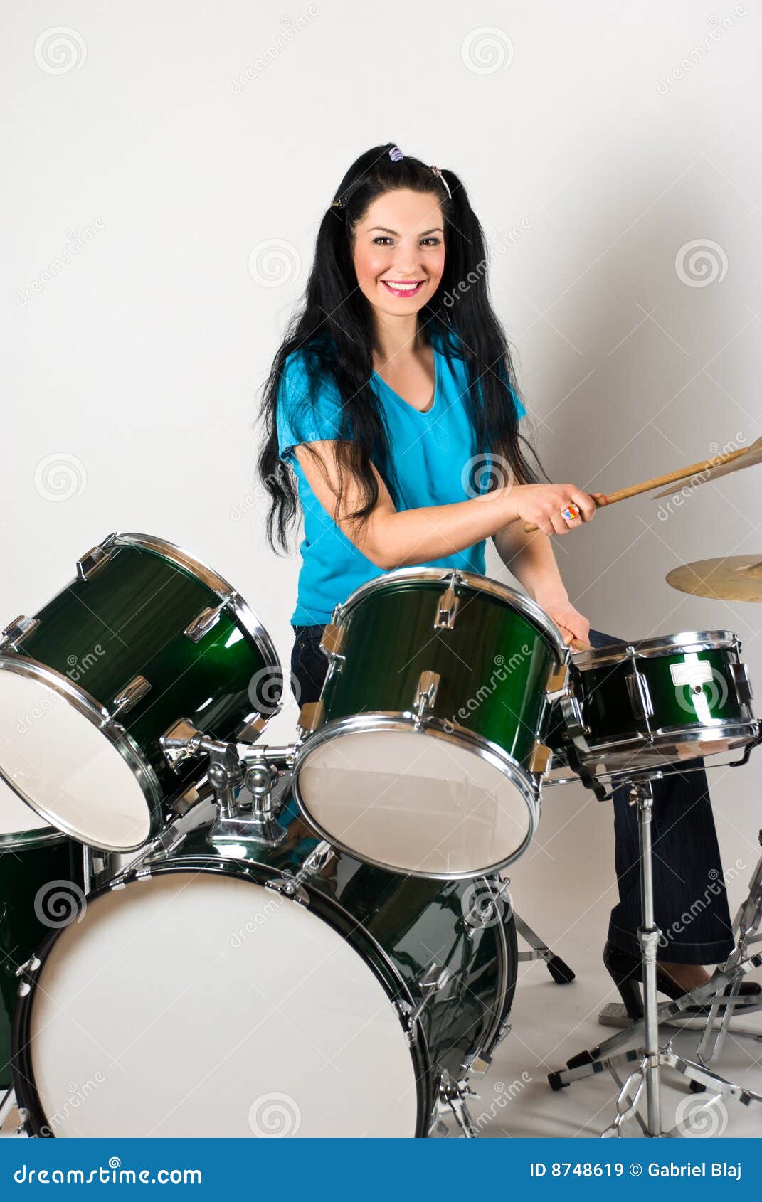Baterista de sorriso imagem de stock. Imagem de fêmea - 8748619
