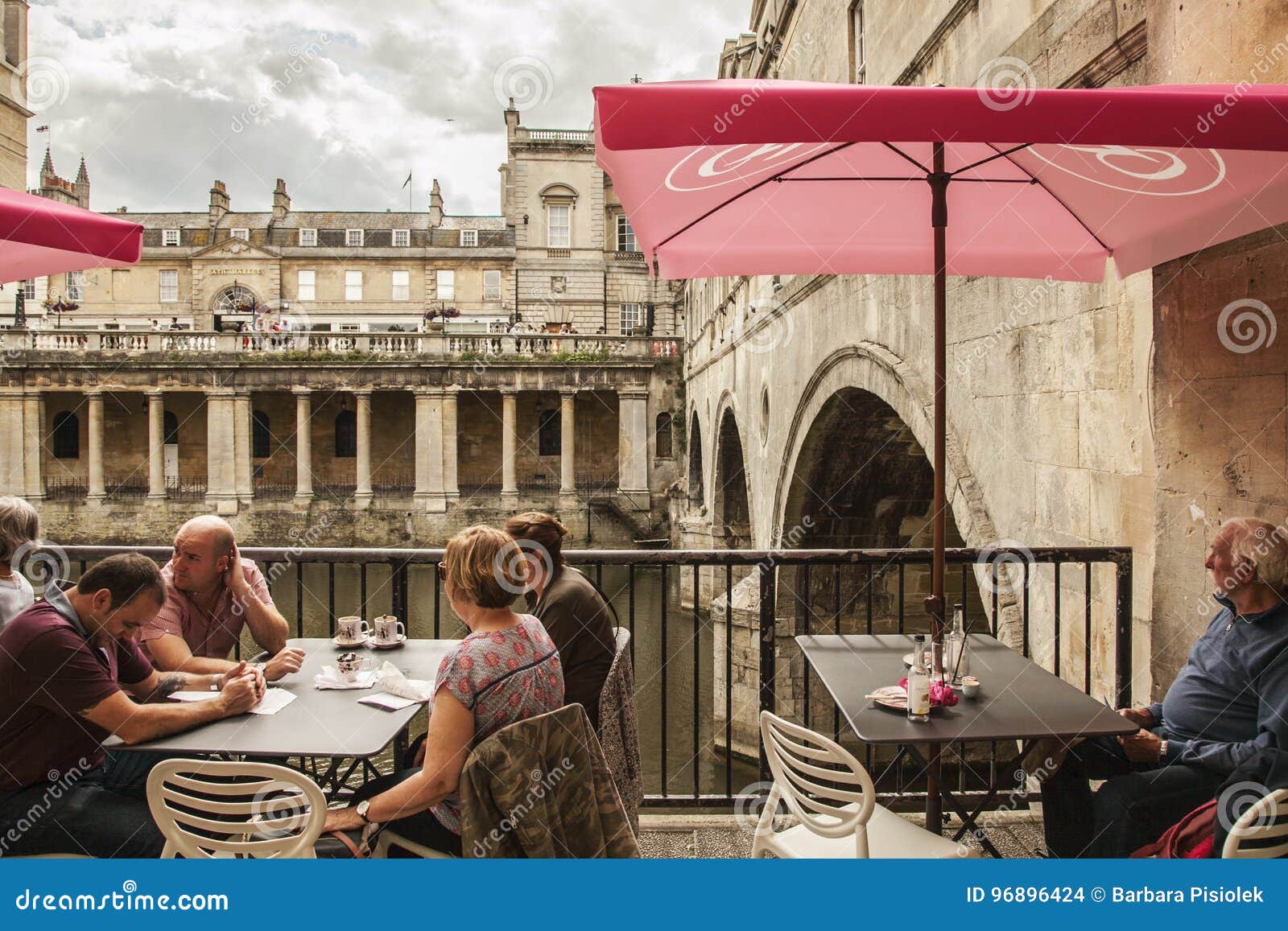 Bath, England - the Pulteney Bridge/cafe. Editorial Stock Image - Image ...