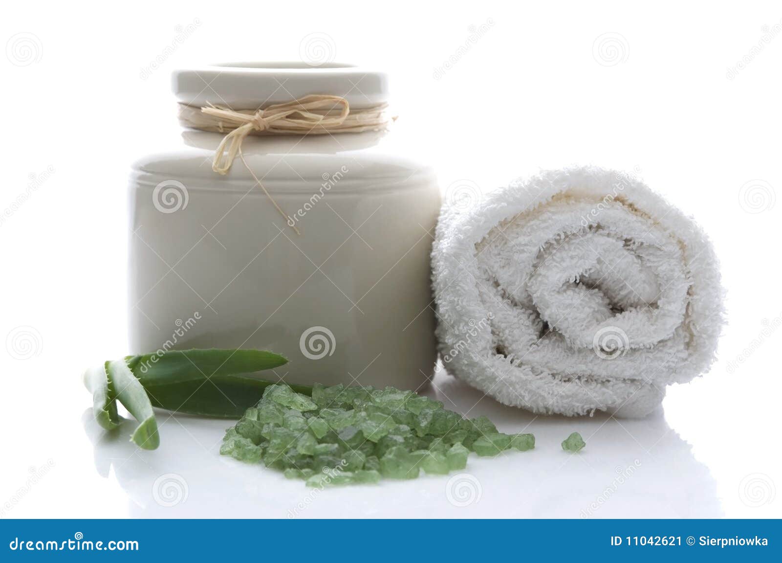 Bath salt and aloe vera stock image. Image of clinically - 11042621