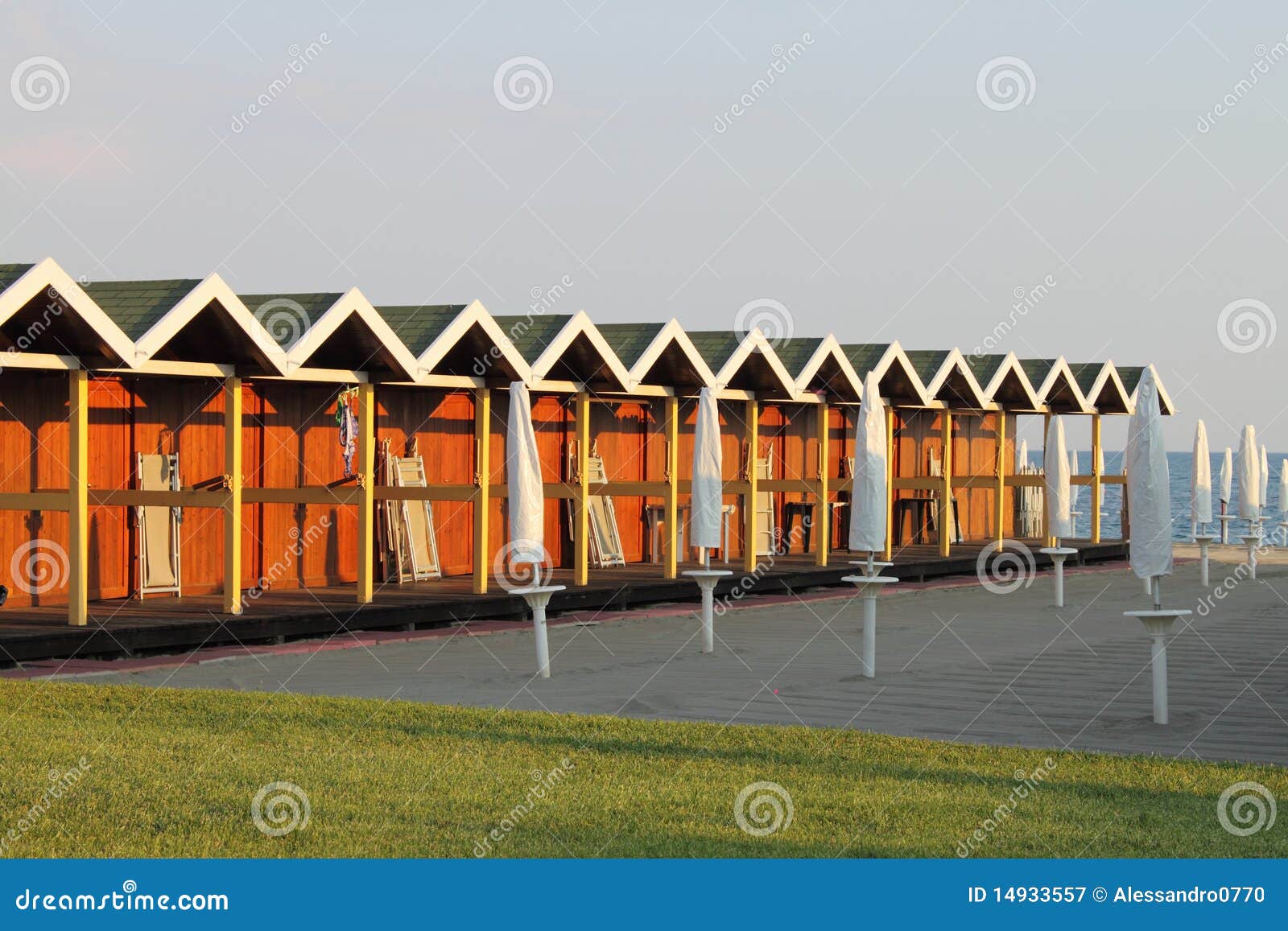 Bathing boxes on a beach stock image. Image of summer - 14933557