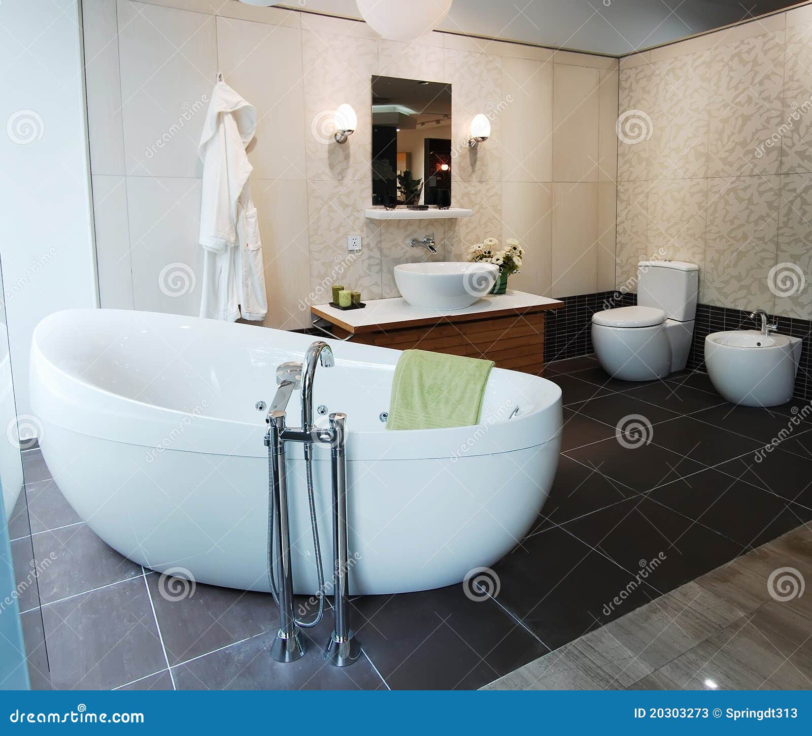 Bathroom stock image. Image of luxurious, home, room - 20303273
