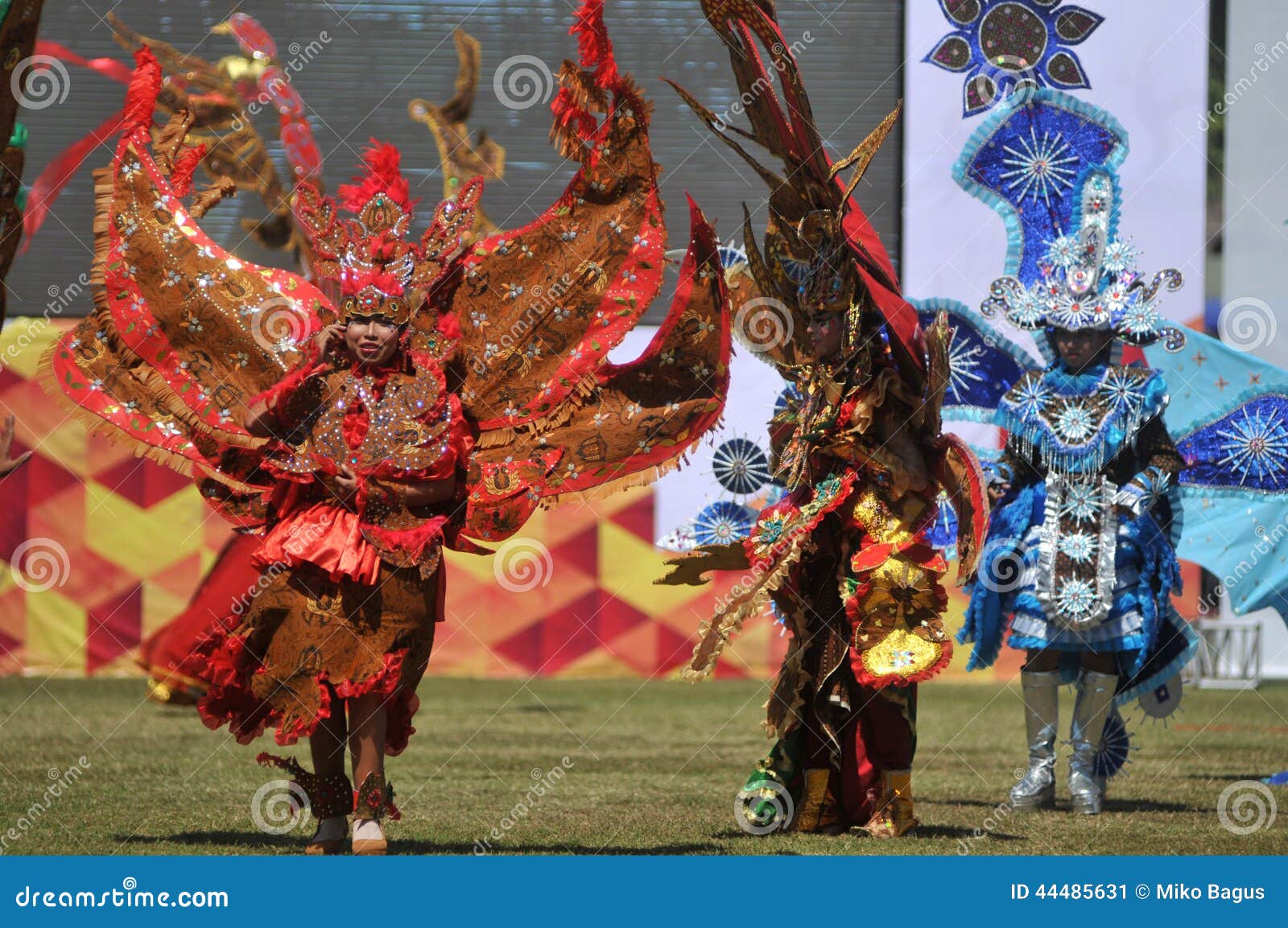 Batik Costume editorial photo. Image of participants - 44485631