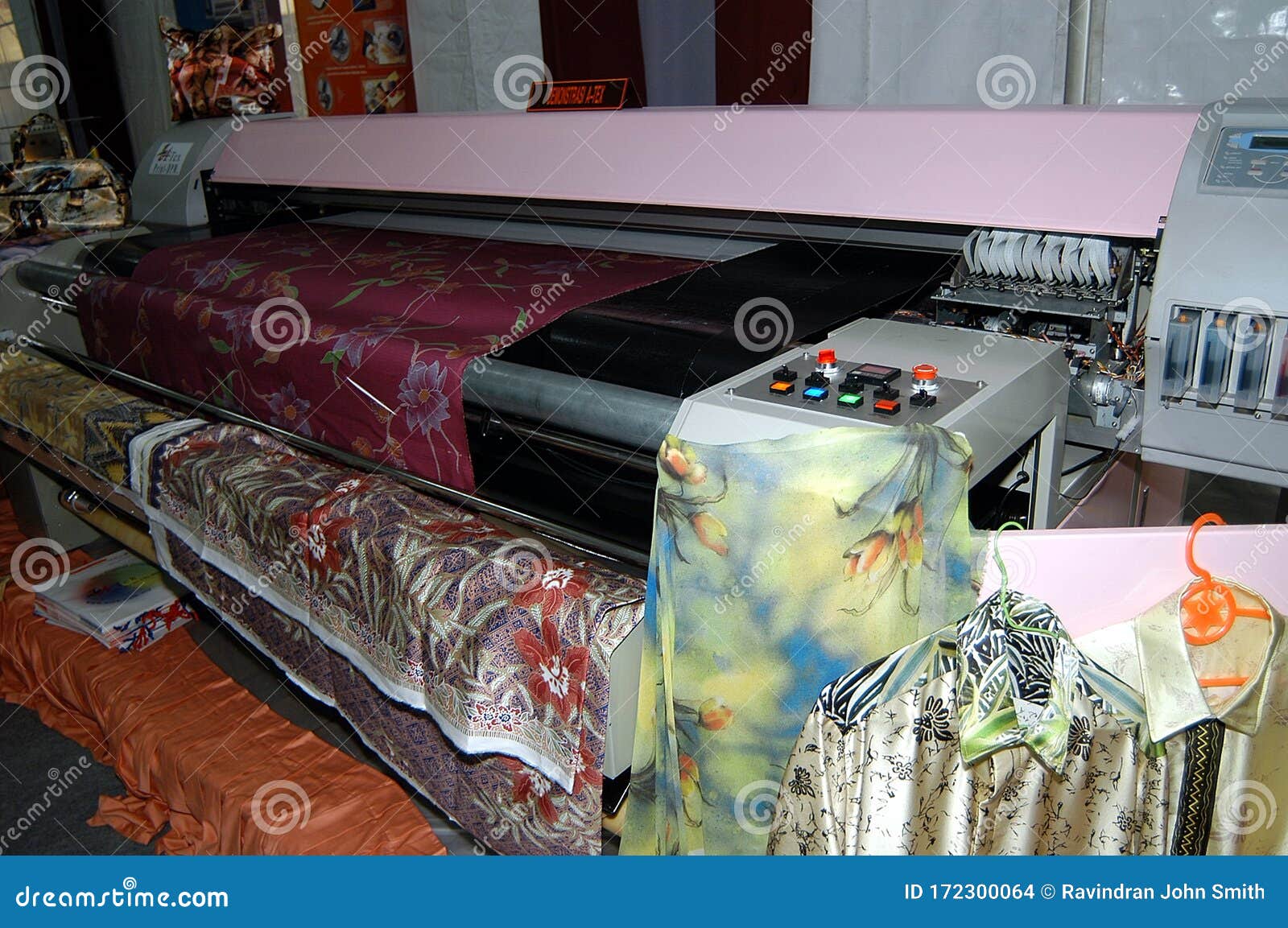 Batik Screen Machine editorial stock image. Image of couple - 172300064