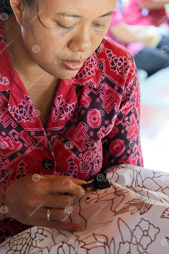 Batik Worker editorial photo. Image of bali, work, balinese - 20096951