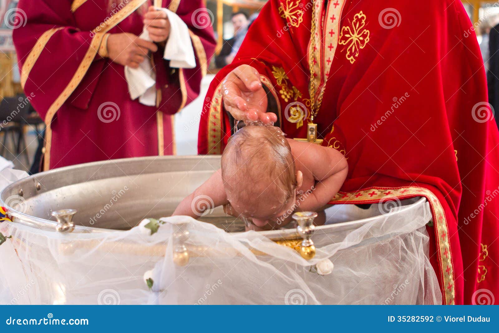 Batismo do bebê foto de stock. Imagem de padre, tradicional - 35282592