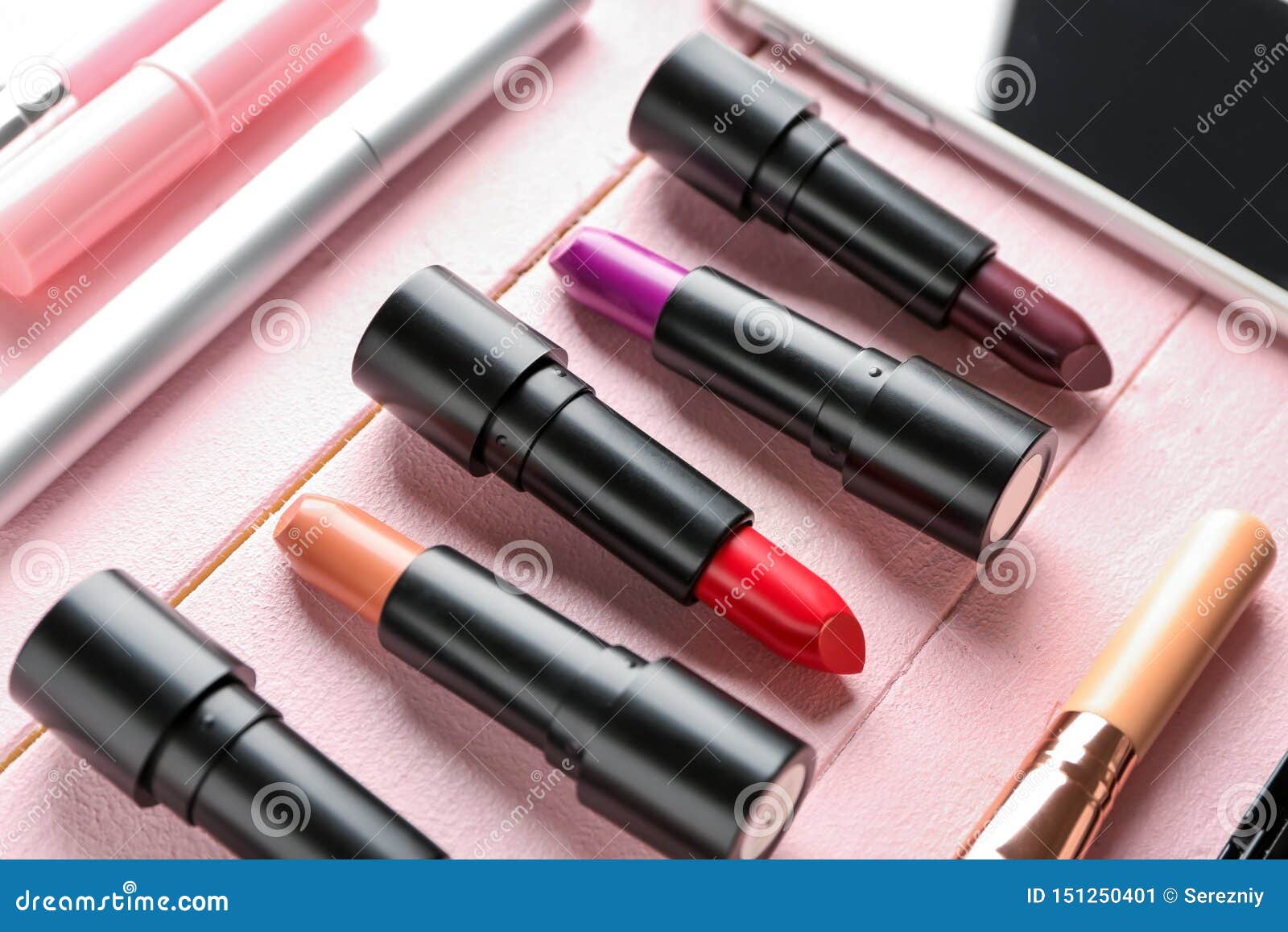 Batons Diferentes Na Tabela De Cor Imagem de Stock - Imagem de ...