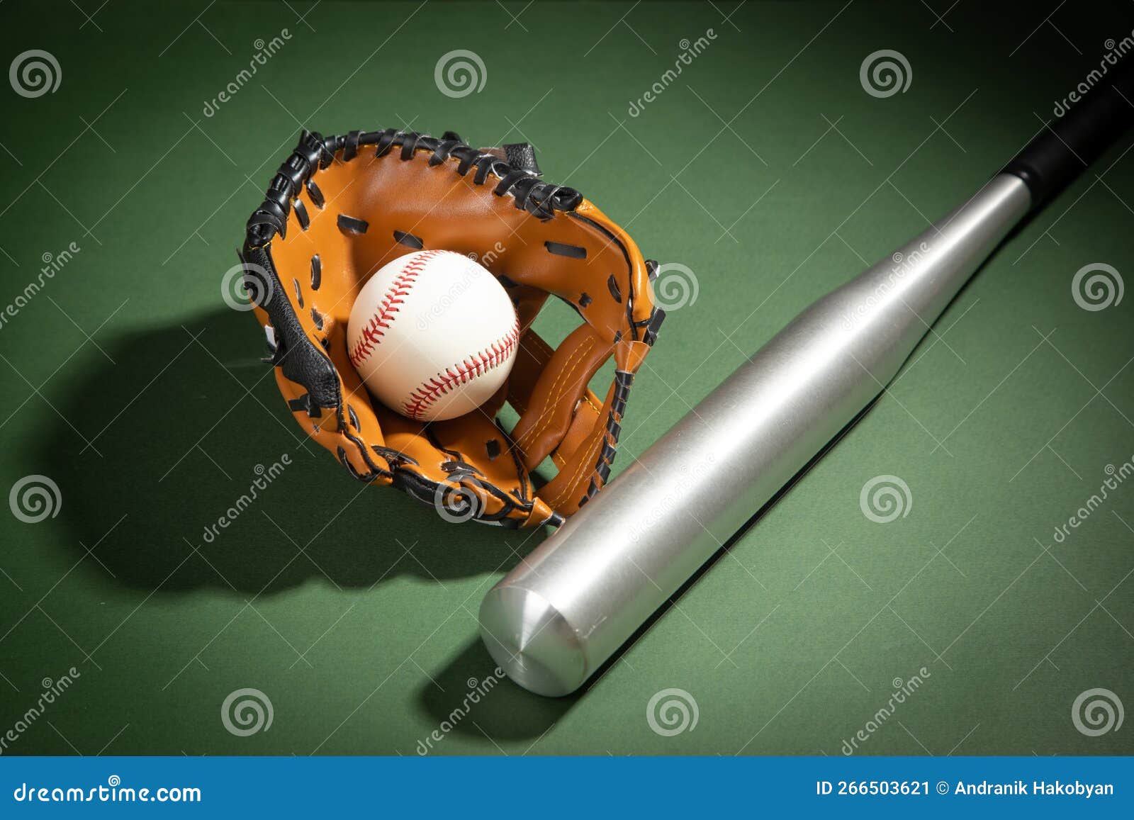 Batte De Baseball Et Baseball Sur Fond Vert Image stock - Image du ...