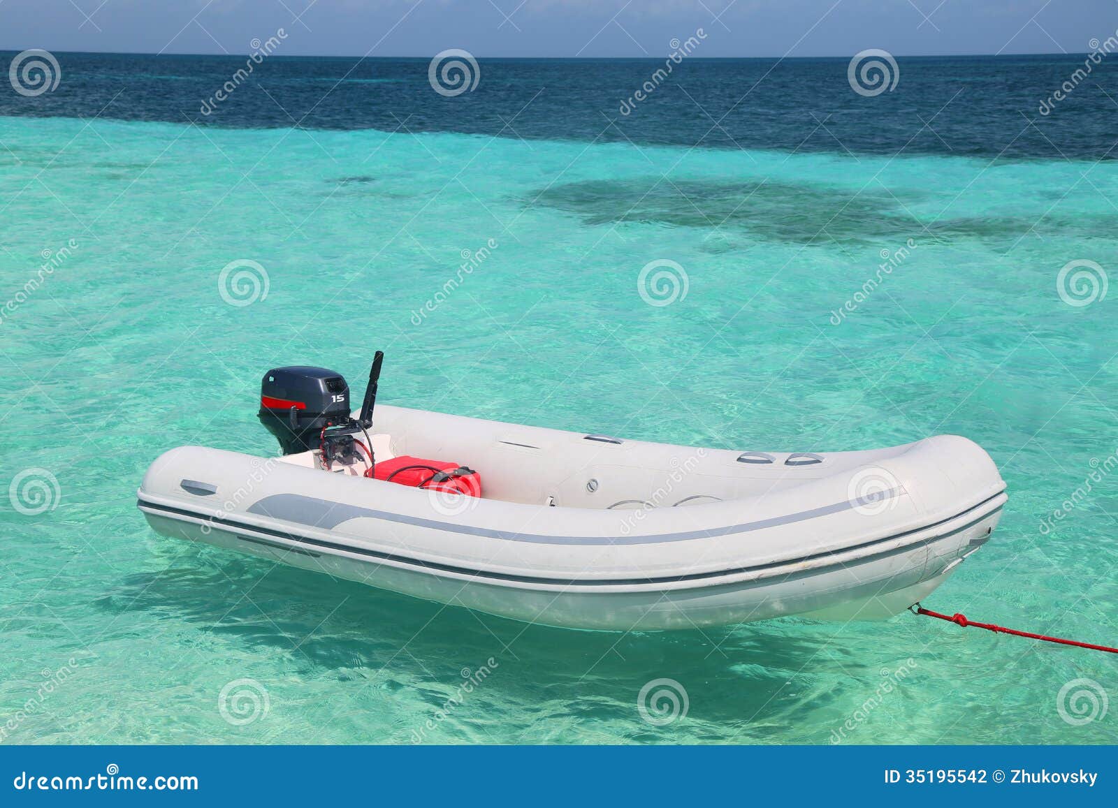 Battello Pneumatico Gonfiabile Fotografia Stock - Immagine di ...