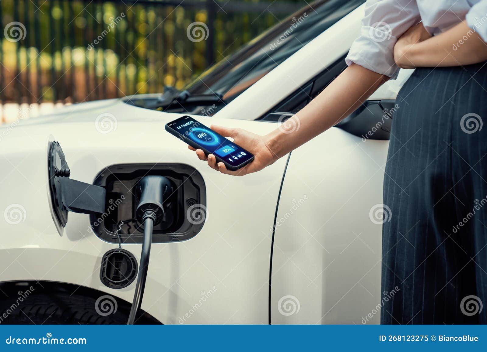 Battery Status Interface on Smartphone for Progressive Future Refueling ...