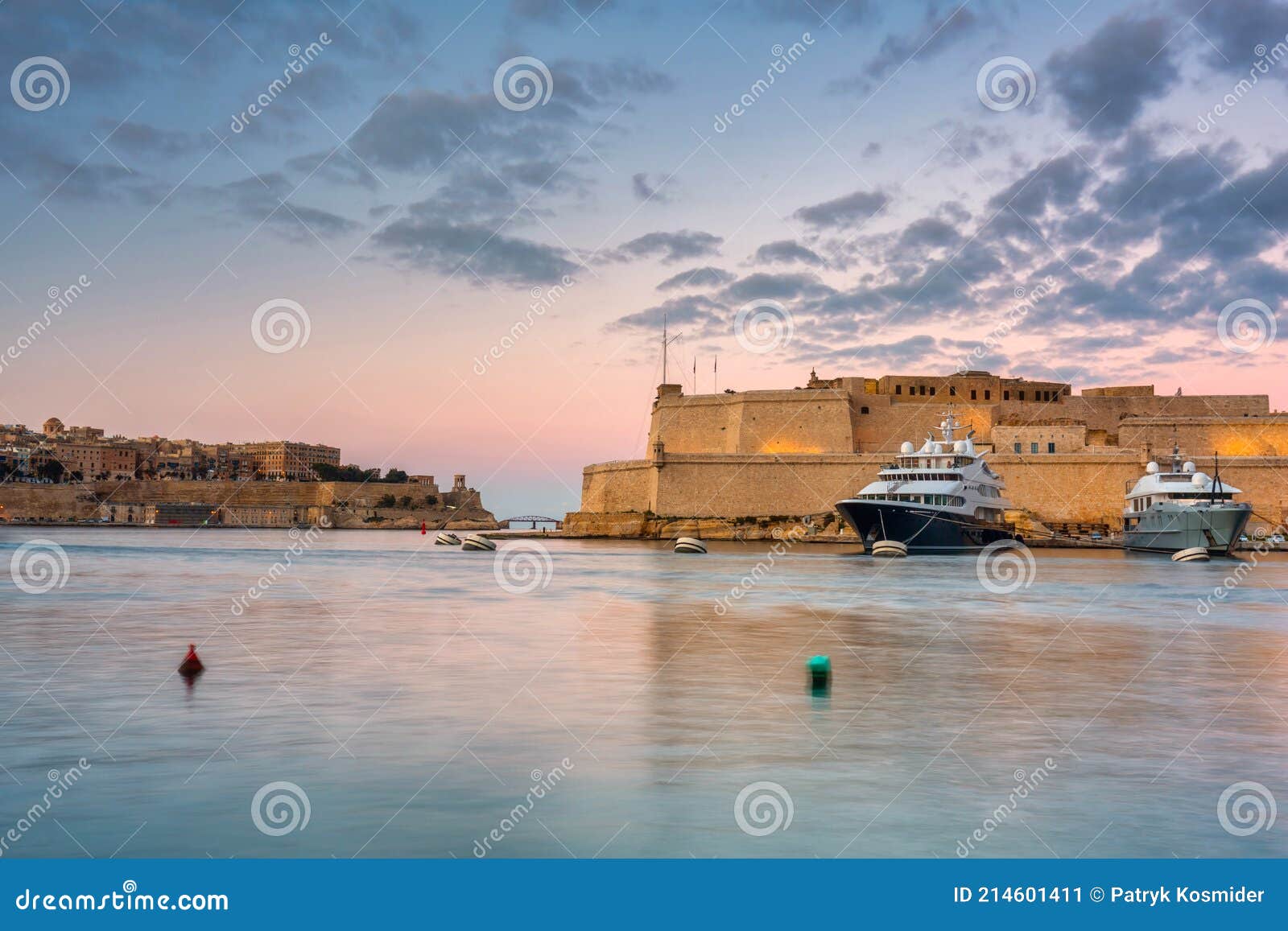 Battlement Walls of the Old Town in Birgu at Sunset, Malta Stock Image ...