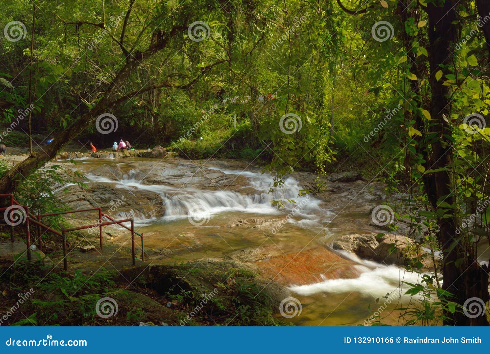 Batu Berangkai waterfall editorial photo. Image of kampar - 132910166