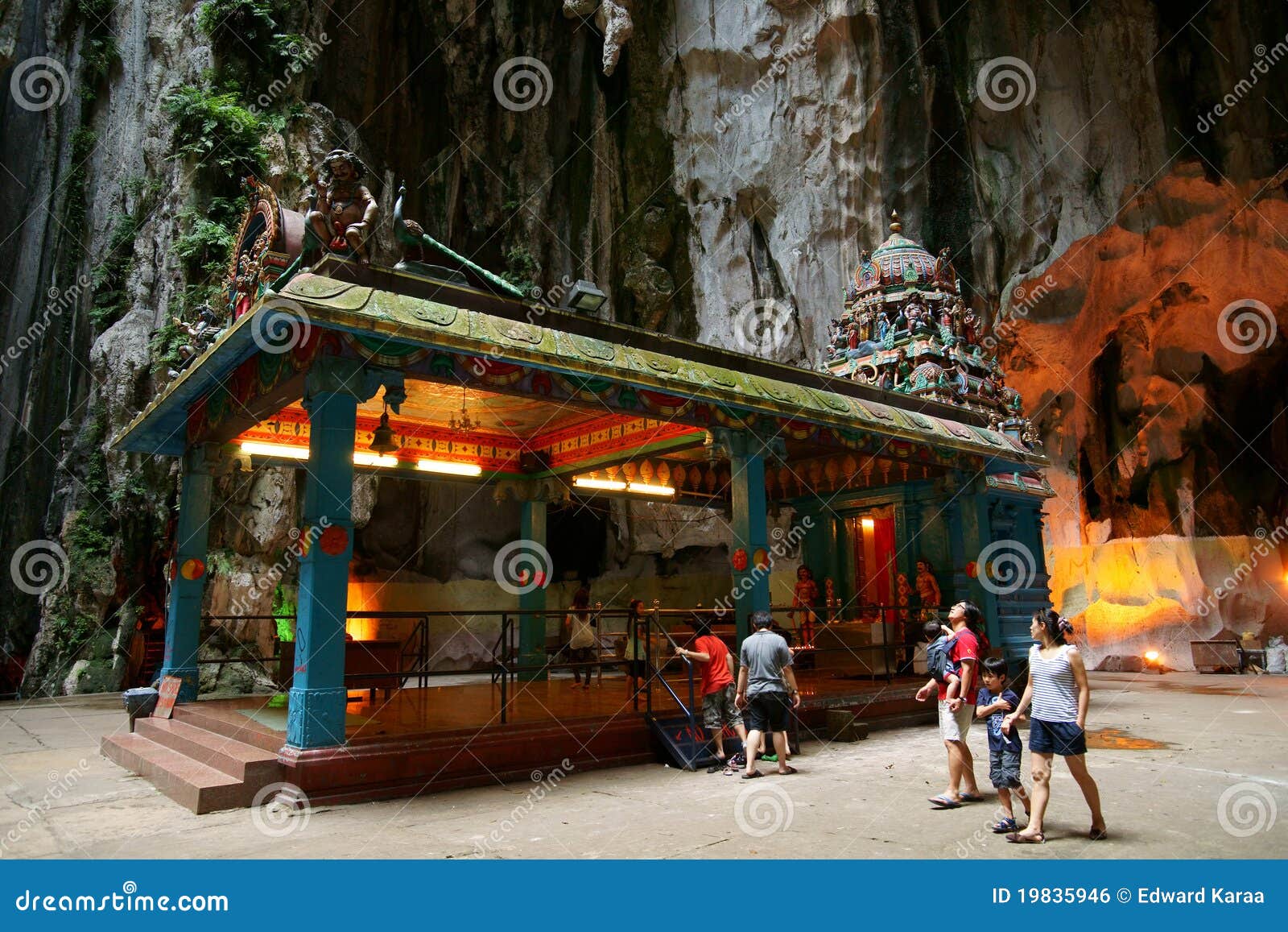 Batu Caves editorial photo. Image of statue, shrines - 19835946