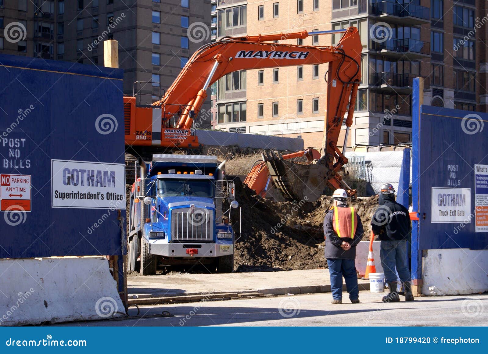 Bauarbeit in New York City redaktionelles bild. Bild von löffelbagger ...