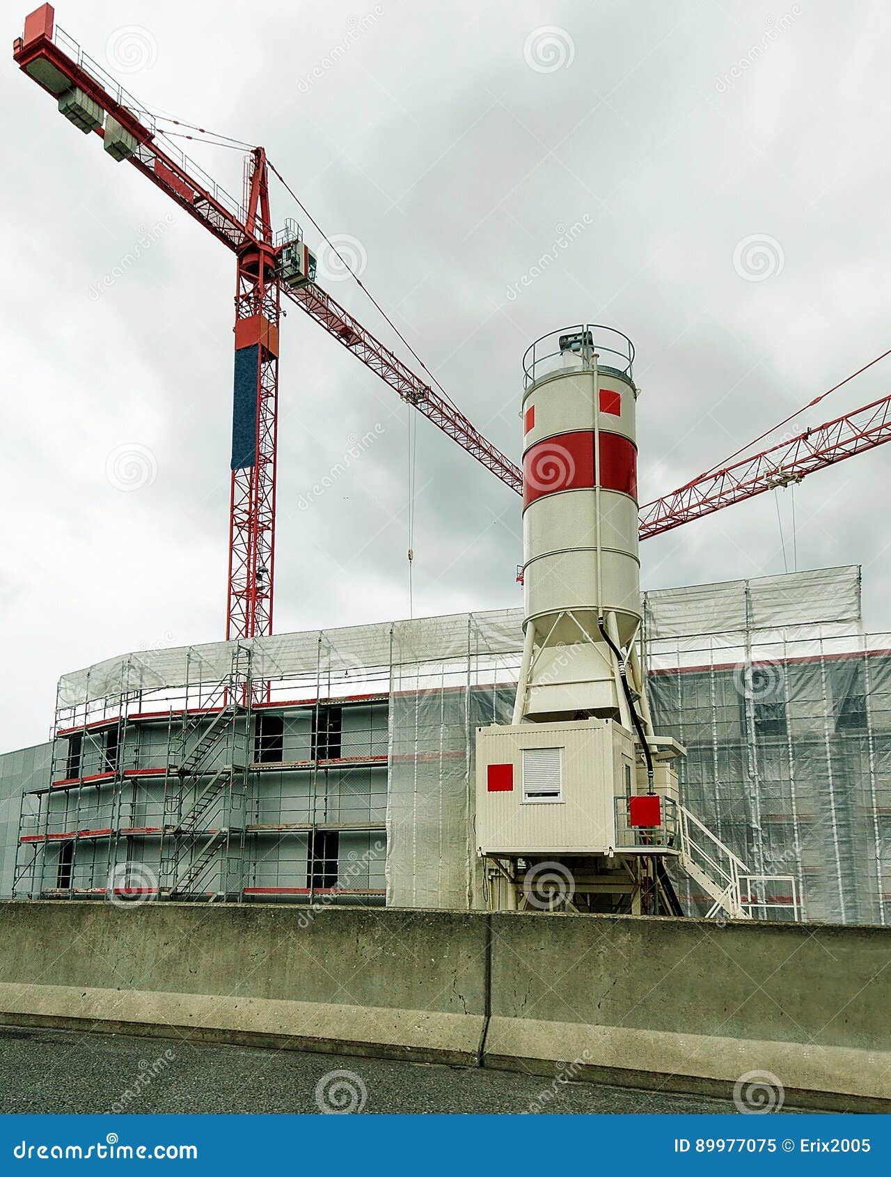 Bauarbeit Und Kran in Der Schweiz Stockbild - Bild von aufbau, gebäude ...