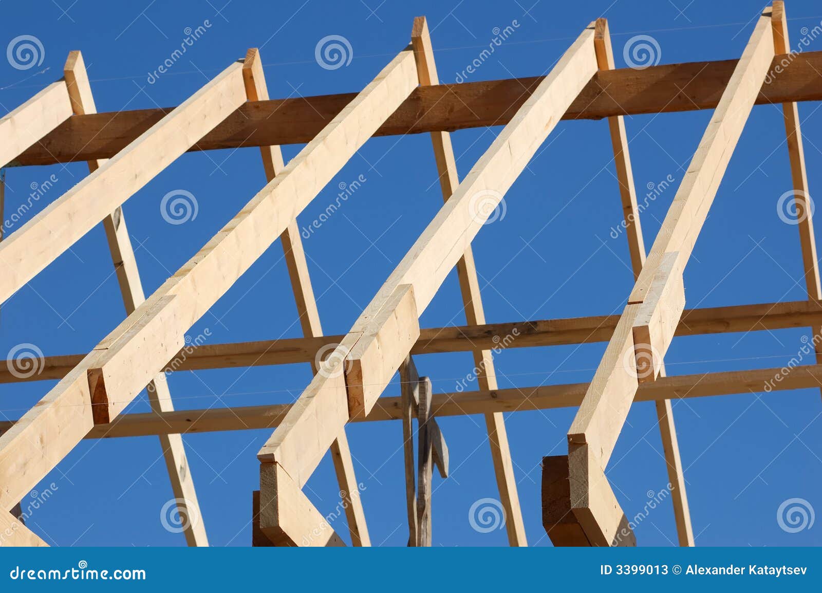 Bauen Sie das Dach auf stockbild. Bild von häuschen, haus - 3399013