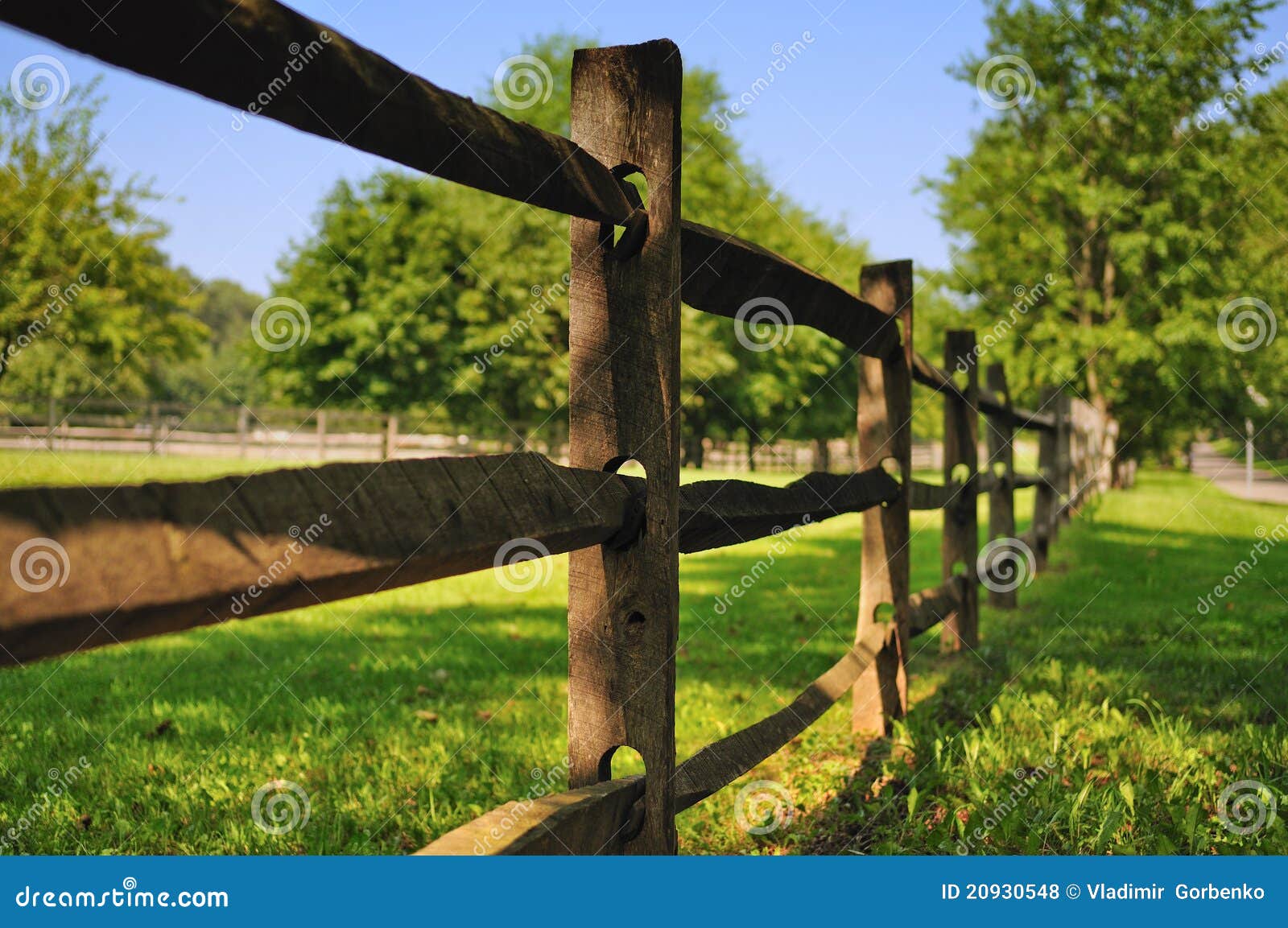 Bauernhof-Zaun stockfoto. Bild von bauernhof, land, hölzern - 20930548