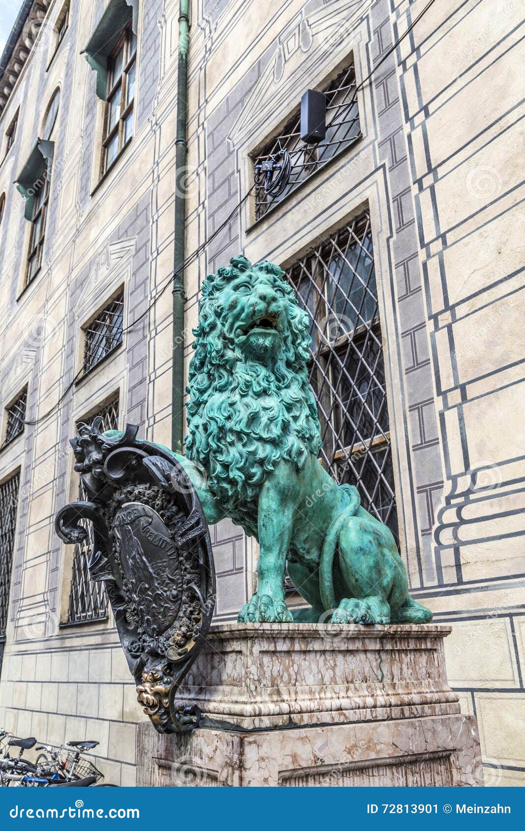 Bavarian Lion Statue in Front of Residence Palace at Odeonsplatz Stock ...
