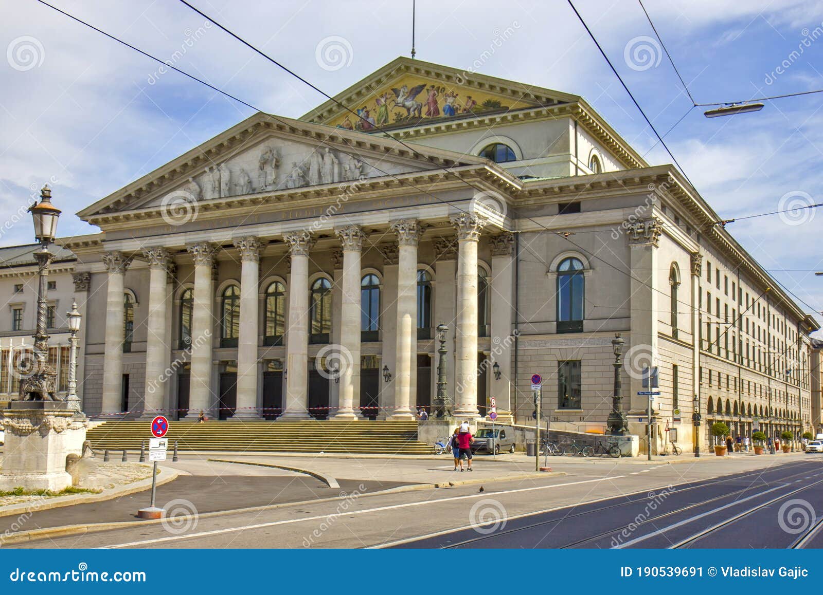 Bavarian State Opera in Munich, Germany Editorial Photo - Image of head ...