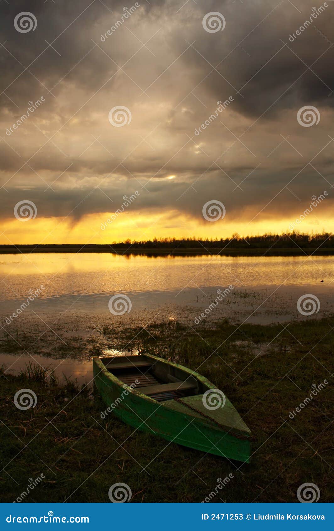 Bay boats at sunset stock image. Image of enjoyment, nature - 2471253