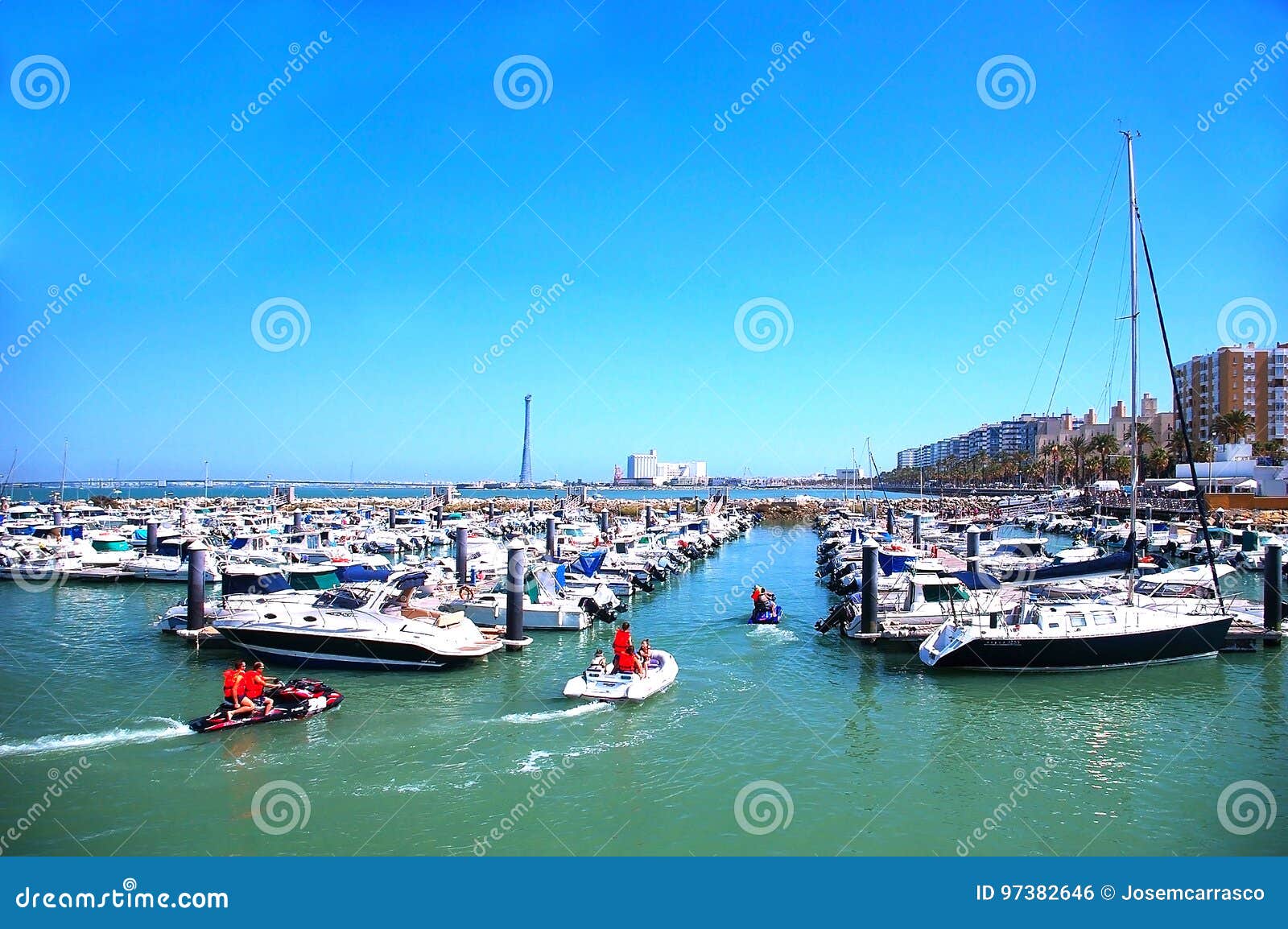 Bay of Cadiz editorial photo. Image of boats, port, hold - 97382646