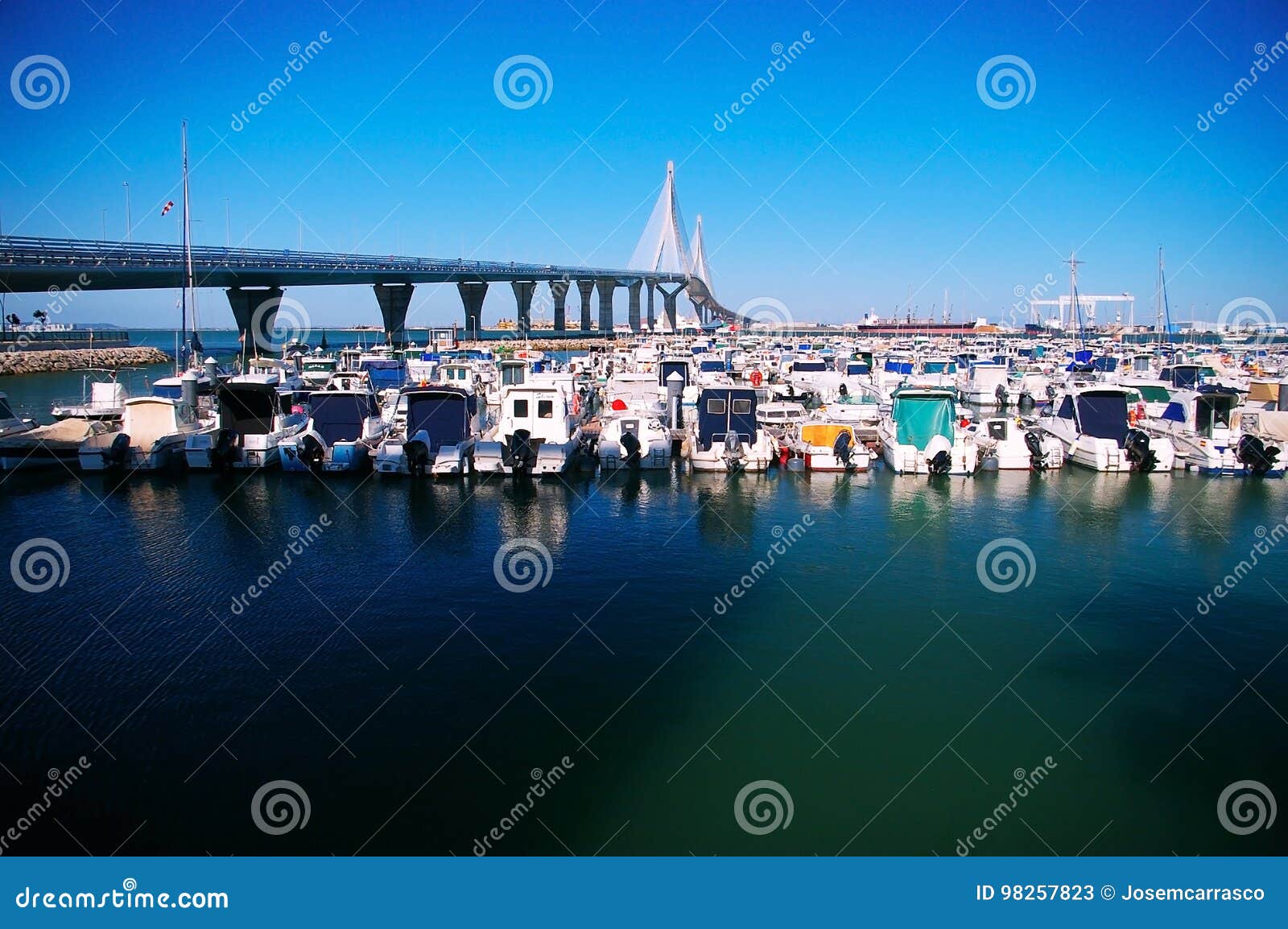 Bay of Cadiz editorial stock photo. Image of steel, derricks - 98257823