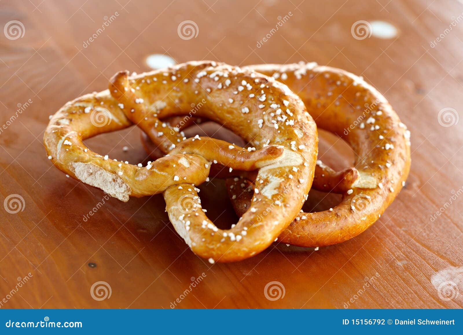 Bayerische Brezel stockfoto. Bild von torsion, frisch - 15156792