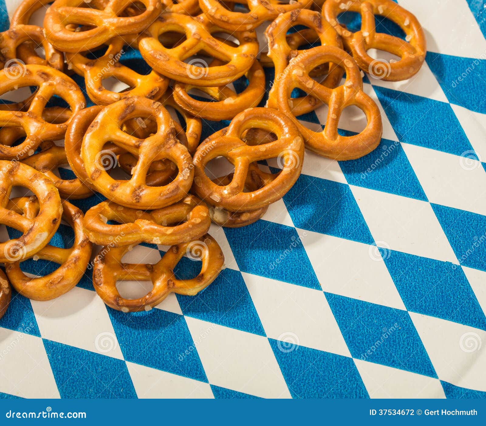 Bayerische Brezeln stockfoto. Bild von bäckerei, bayerisch - 37534672