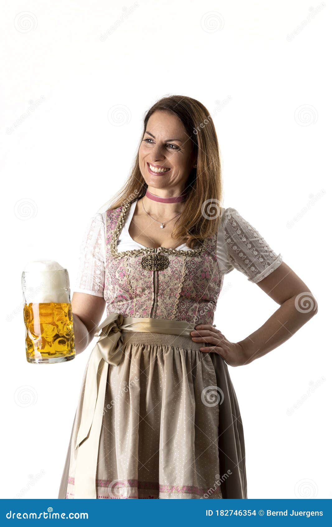 Bayerische Frau in Einem Dirndl Stockfoto - Bild von feiertag, getrennt ...