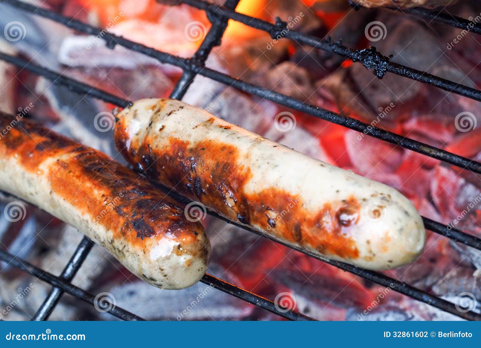 Bayerische Würste Auf Einem Grill Stockfoto - Bild von heizung ...