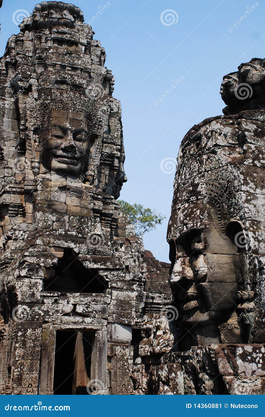 Bayon Smile Statue, Cambodia Stock Image - Image of figurehead, reap ...